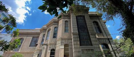 Fachada da propriedade