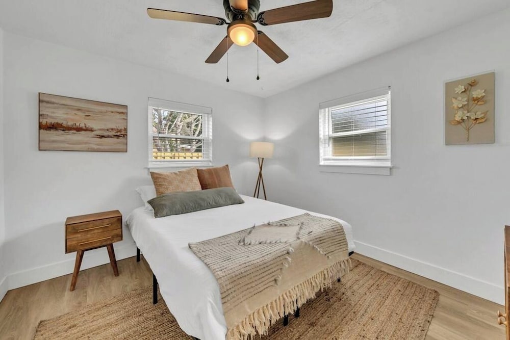 Charming 3br Florida Bungalow Near Beach In Fwb - Mary Esther, FL