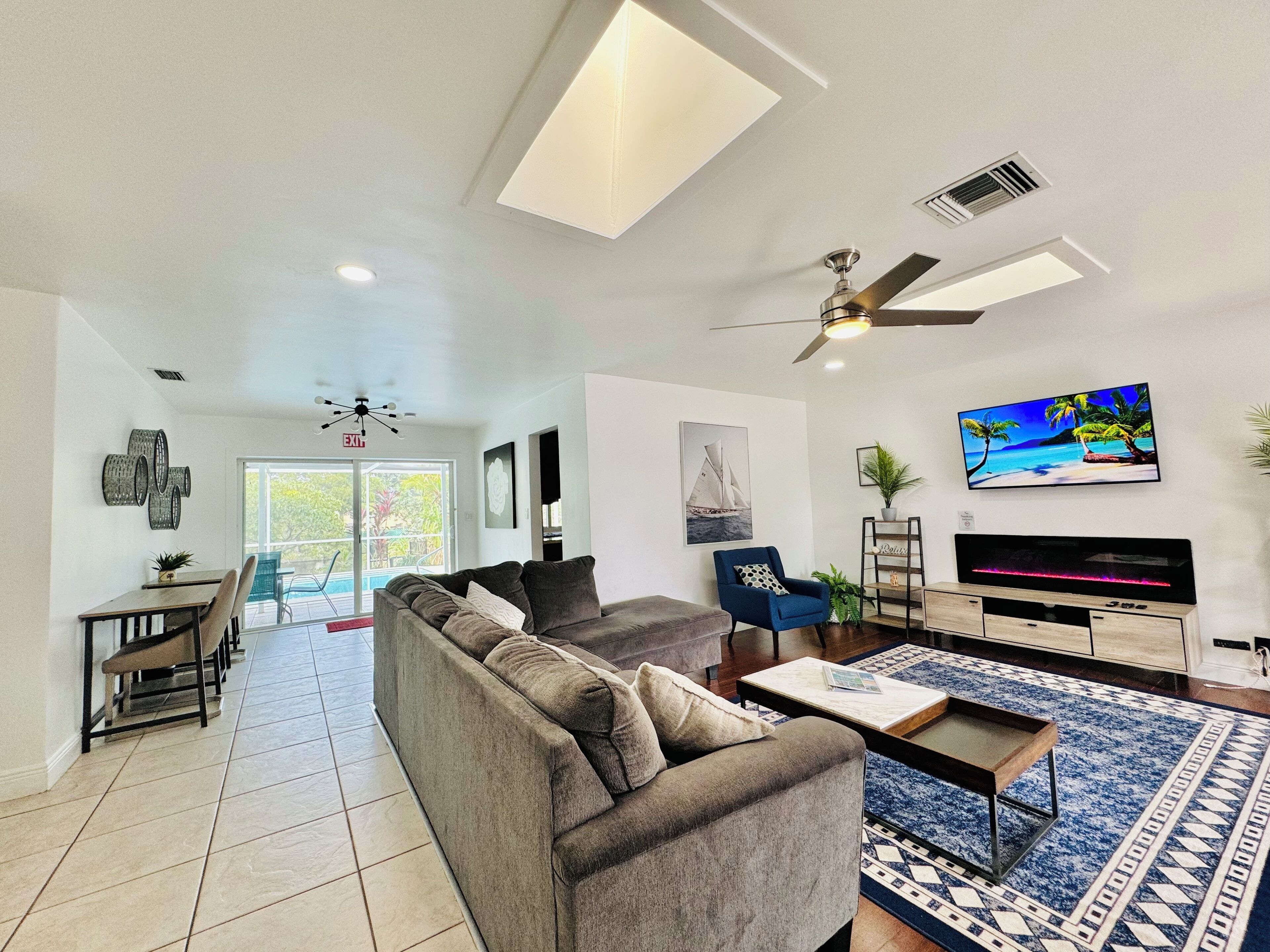 Sunrise Family Haven: Private Pool & Scenic Vistas - Plantation, FL