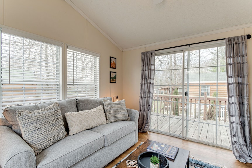 Story-time Stay At Our Rupert Cottage! - South Cumberland State Park, Monteagle