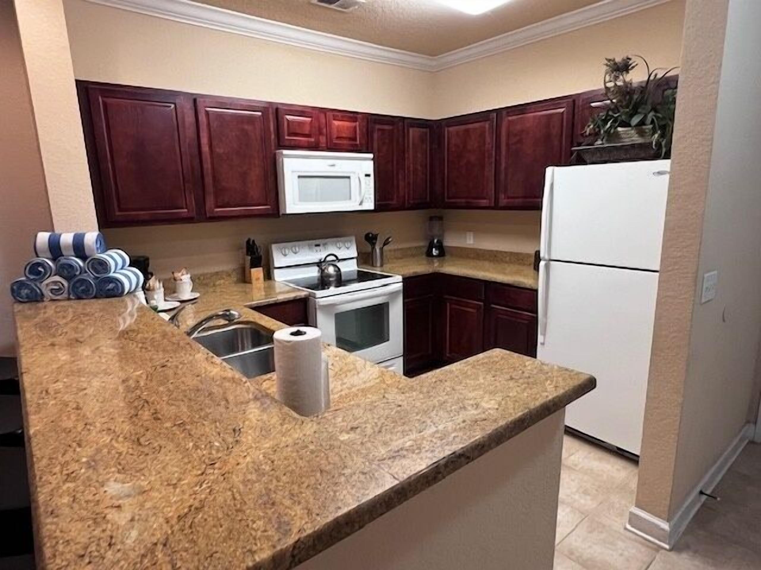 Apartamento em Condomínio Fechado, 3 quartos | Cozinha privada | Um frigorífico, um forno, uma cafeteira/bule, uma torradeira 