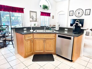 Casa, 4 quartos | Cozinha privada | Um frigorífico, um forno, uma cafeteira/bule, uma torradeira 