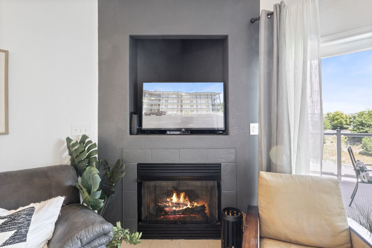 Lake Life Lookout  Pools, Hot Tub, & More! - Lake Ozark, MO