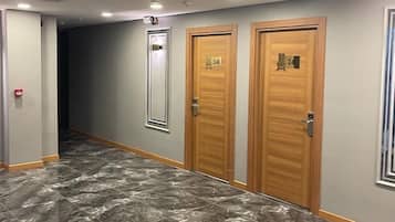 1 quarto, camas de colchão viscoelástico, secretária