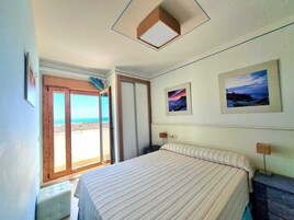 Suite-Estúdio Panorâmica, 1 cama de casal e sofá-cama, vista para o oceano | Roupa de alta qualidade, Wi-fi grátis