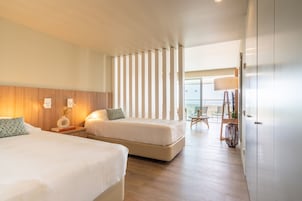Estúdio Premium, vista para o mar | Cofre no quarto, secretária 