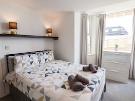 3 quartos, com decoração personalizada, com mobília individualizada 