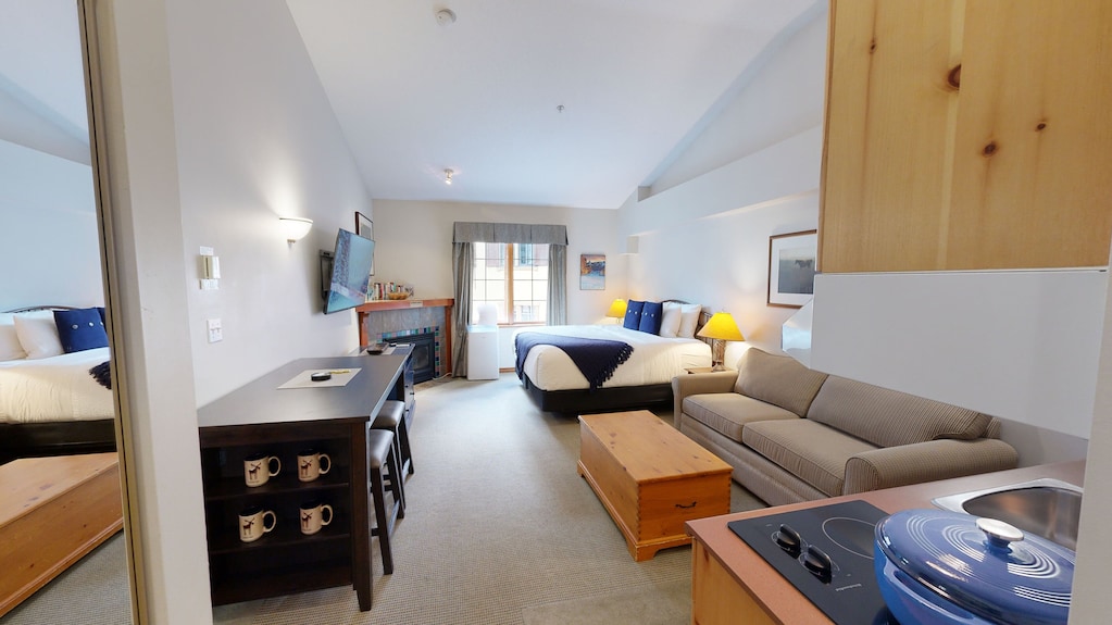 Hearthstone Lodge #404 - Sun Peaks