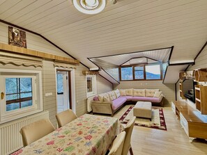 Cobertura luxo | Área de estar | Smart TV 120 polegadas com canais via satélite, TV, pisos aquecidos