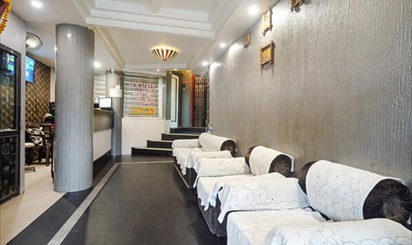 Área de estar no saguão