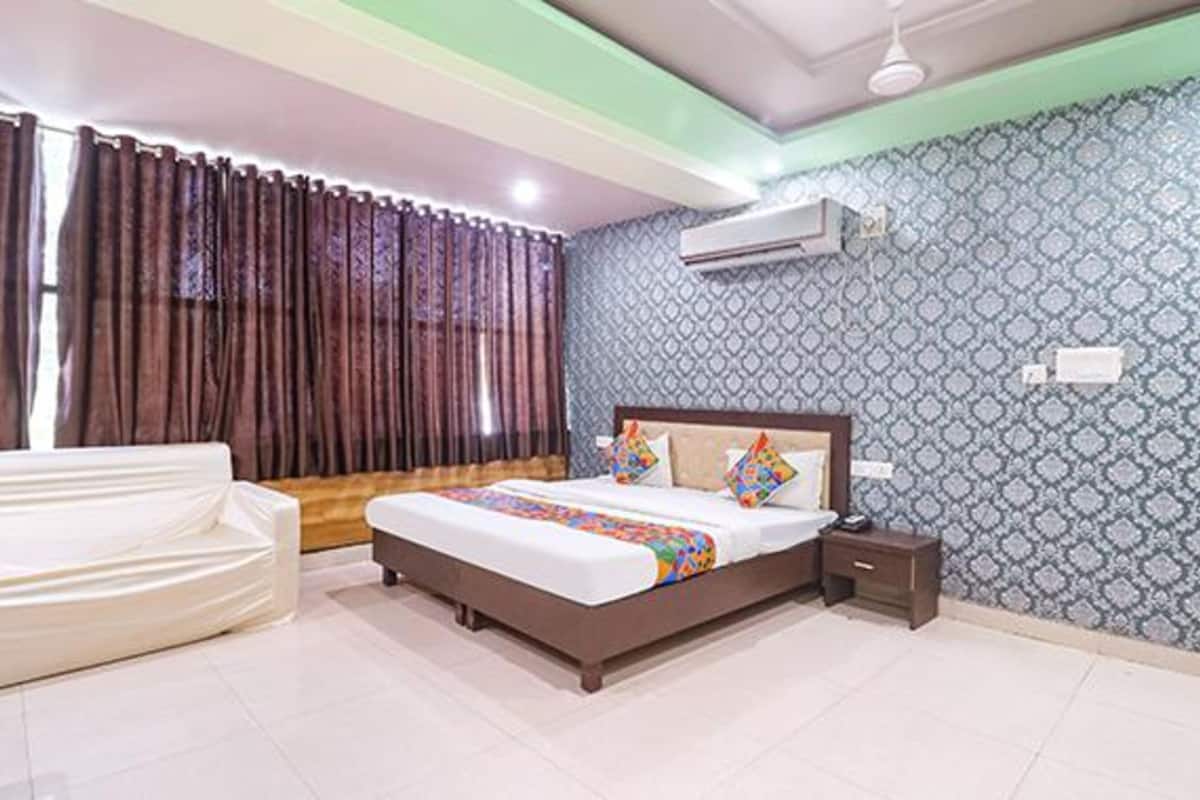 Quarto de Luxo | Lençóis de algodão egípcio, roupa de alta qualidade, cofre no quarto