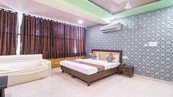 Quarto de Luxo | Lençóis de algodão egípcio, roupa de alta qualidade, cofre no quarto
