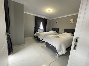 Apartamento de Luxo, 3 quartos, vista para o mar | Lençóis de algodão egípcio, roupa de alta qualidade, edredões de penas 
