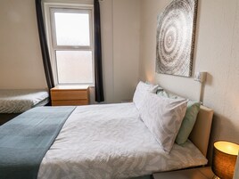 1 quarto, com decoração personalizada, com mobília individualizada