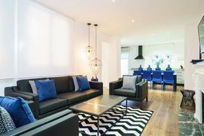 Apartamento Deluxe SV05; | Sala de estar | TV de ecrã plano 