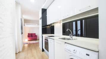 Apartamento Clássico, 1 quarto (R-11) | Cozinha privada | Uma máquina de café expresso, uma chaleira elétrica