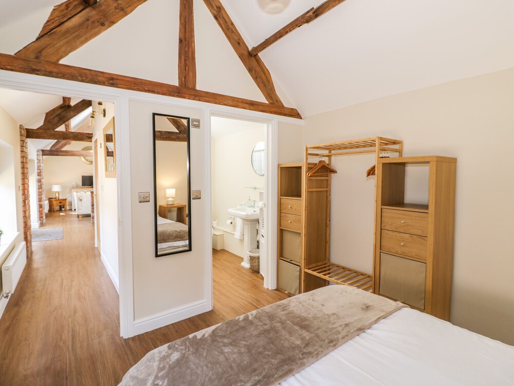 THE DAIRY, pet friendly, character holiday cottage in Market Bosworth ...