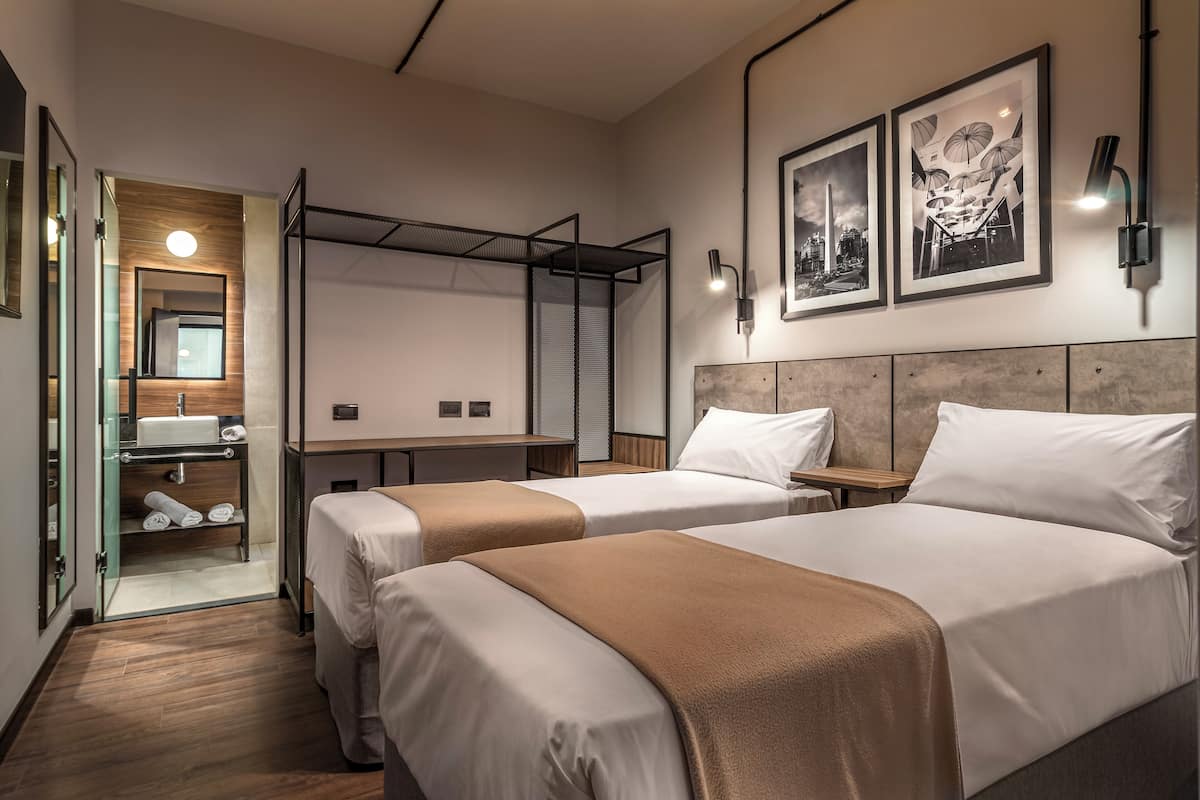 Secretária, Wi-fi grátis, roupa de cama fornecida