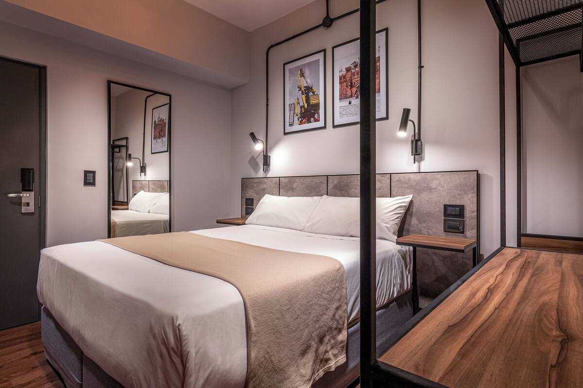 Secretária, Wi-fi grátis, roupa de cama fornecida