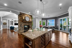 Casa, várias camas (Sunset on Ballycastle) | Cozinha privada | Fogão, torradeira