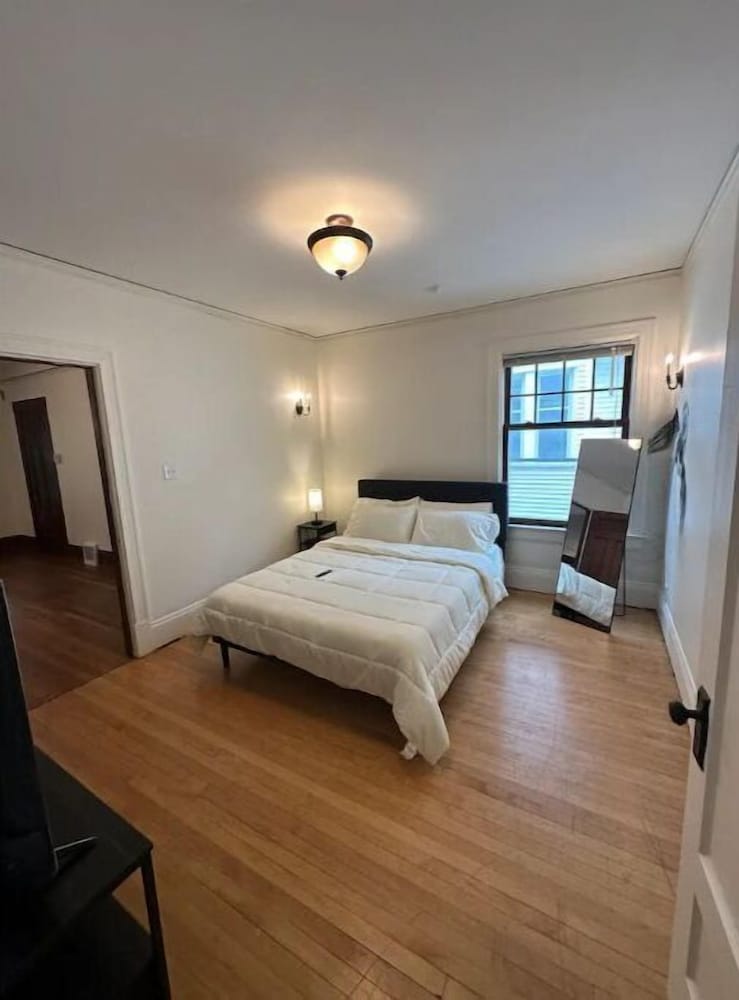 Beautiful And Spacious 3br Plus Garage - Wisconsin