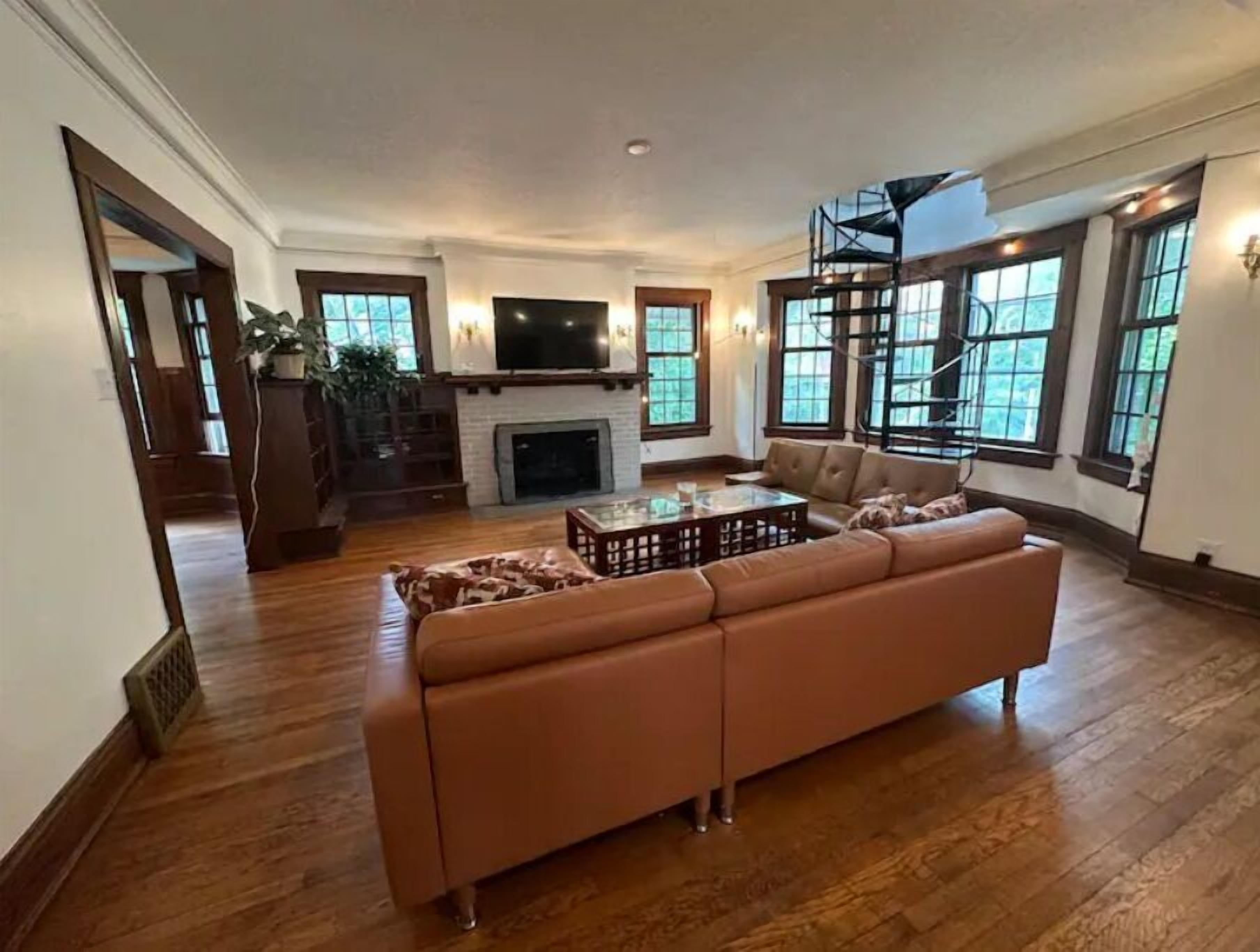 Beautiful And Spacious 3br Plus Garage - 米爾瓦基