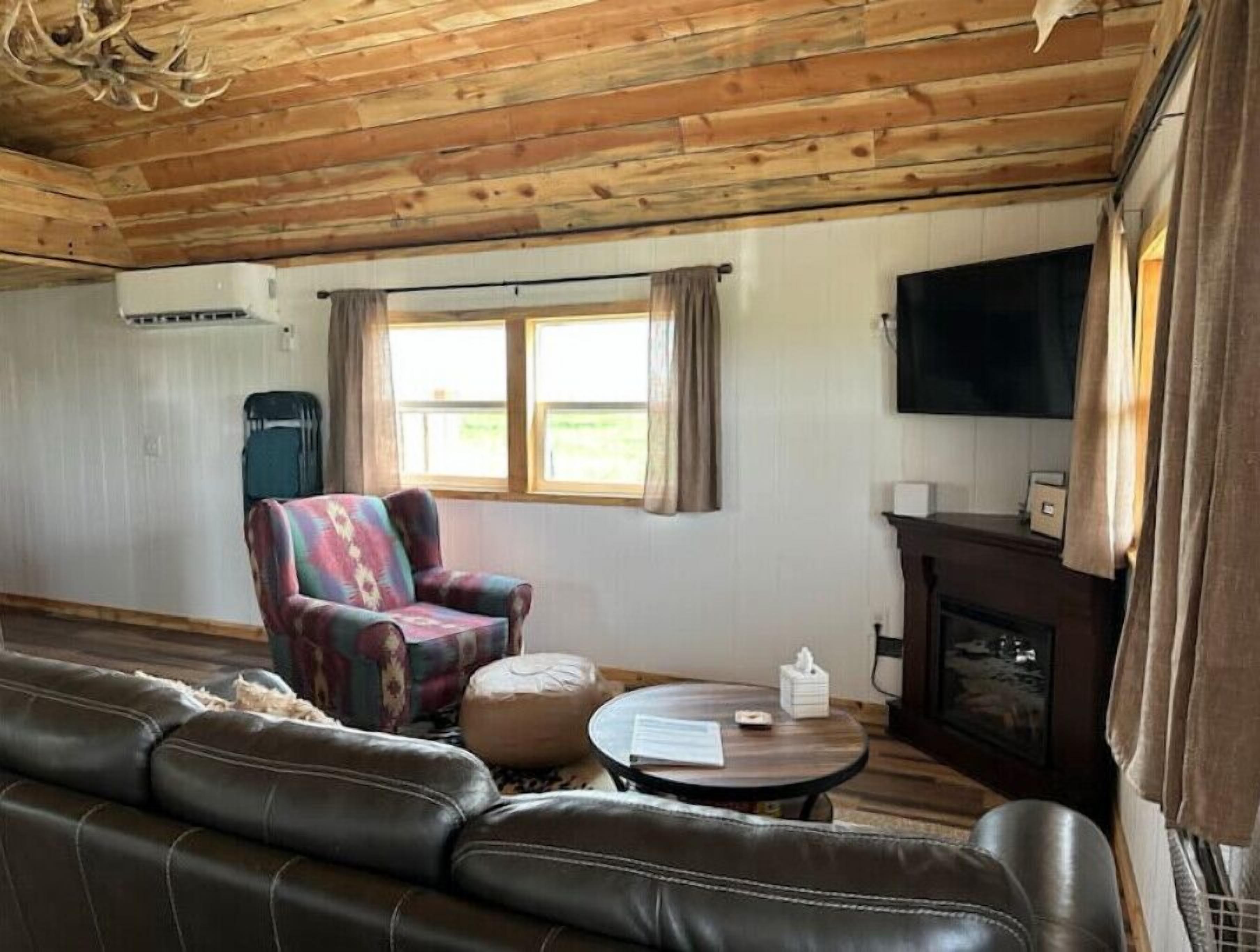 Hayfield Cabin 2, A Place To Get Away From It All!\n\n - Guernsey, WY