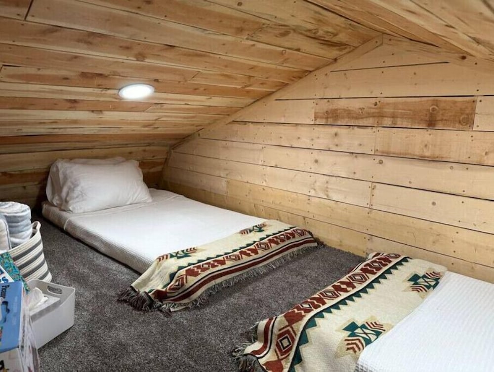 Hayfield Cabin 2, A Place To Get Away From It All! - 겐사이