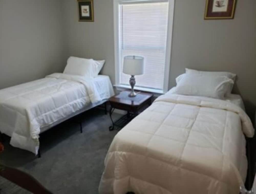 Cassidy's Entire House For Six - Thomasville, GA