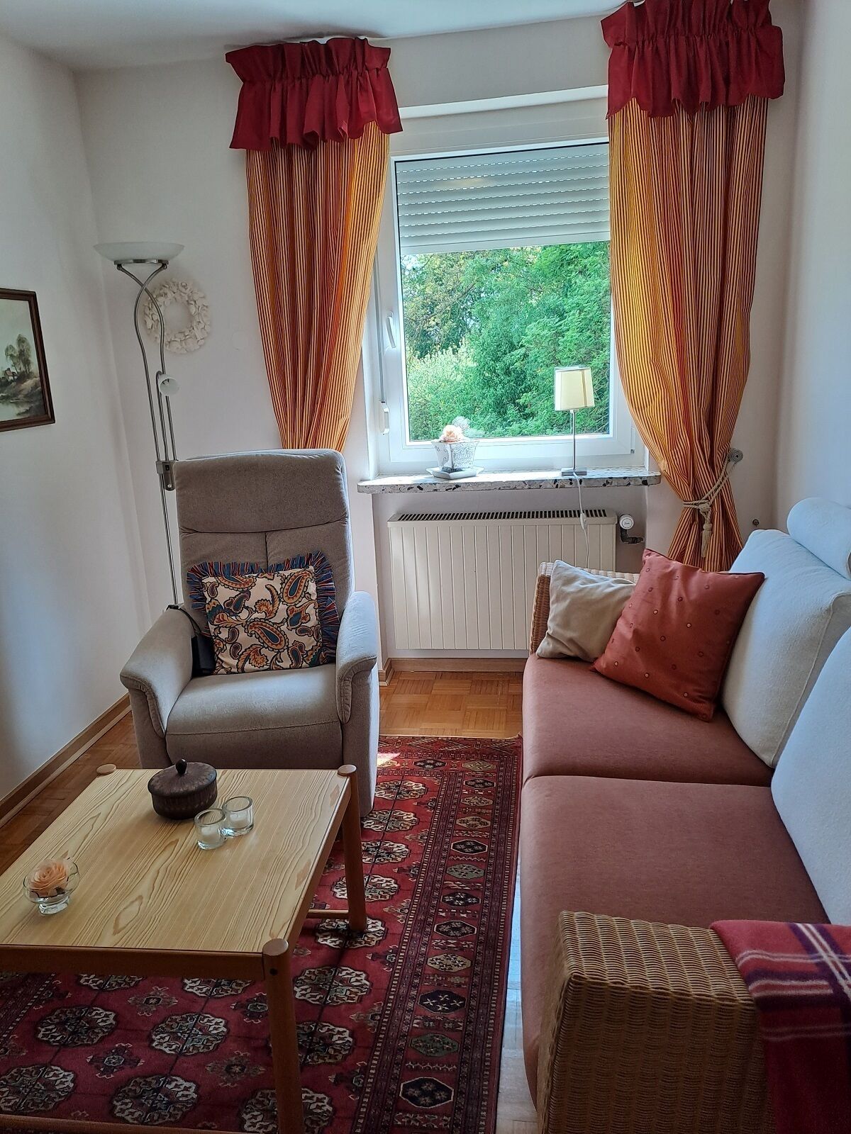 Ruhige Ferienwohnung Für Bis Zu Zwei Personen Mit Balkon - Ebern