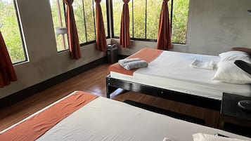 Cabana de Madeira Comfort, 1 quarto, vista para a montanha | 1 quarto, edredões de penas, secretária