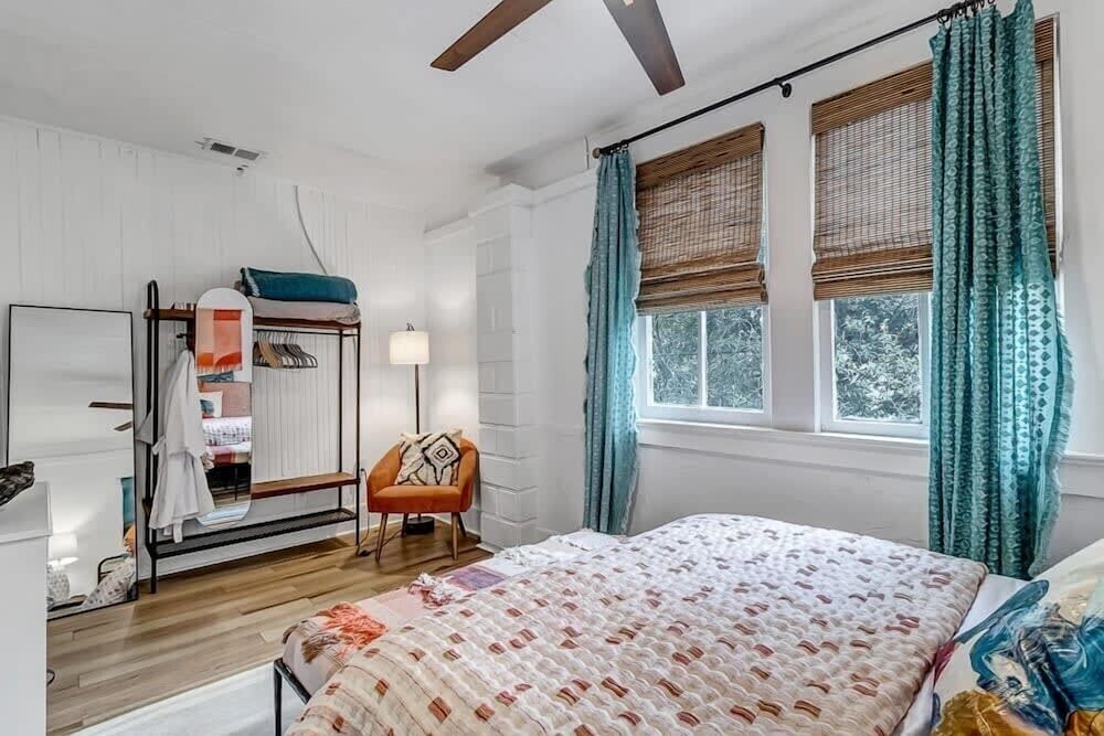 4x Adorable Side By Side Apts - Sleeps 18! - Jacksonville, FL