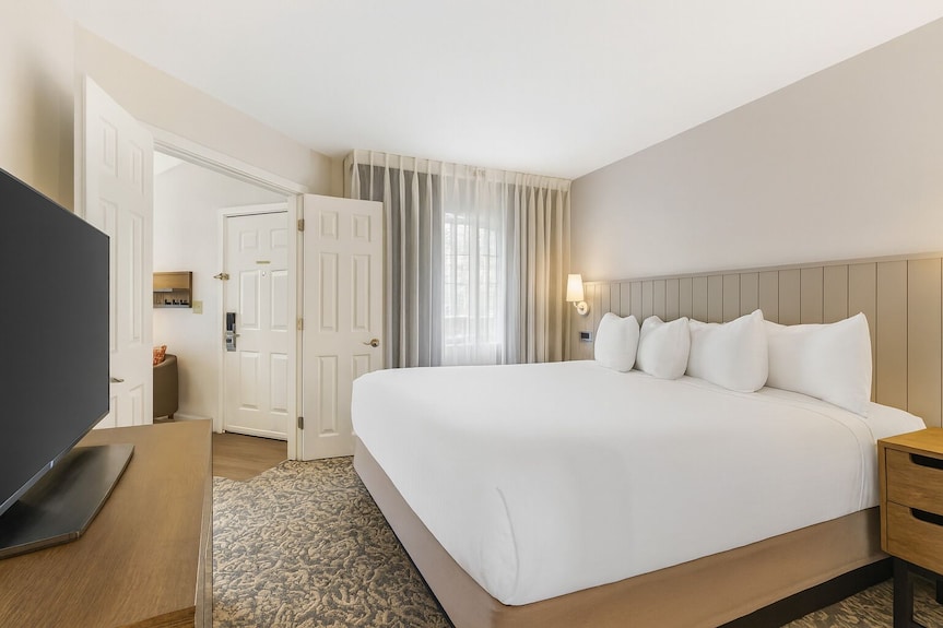 Relax And Unwind! Pet-friendly Property, Kitchen, Onsite Parking - Ashburn, VA