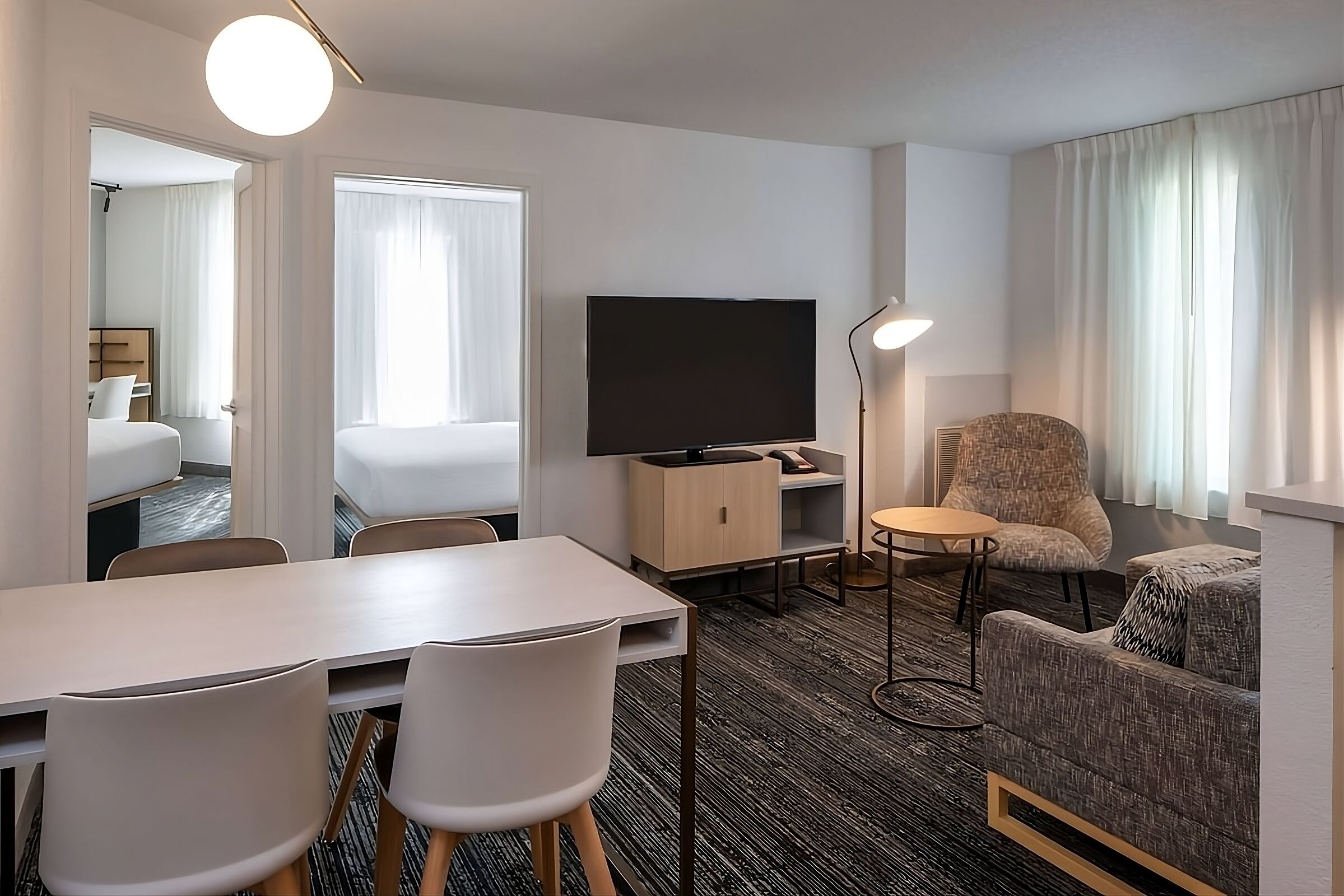 Relax And Unwind! Three Contemporary 2br Suites With Full Kitchen, Pet-friendly! - Falls Church, VA