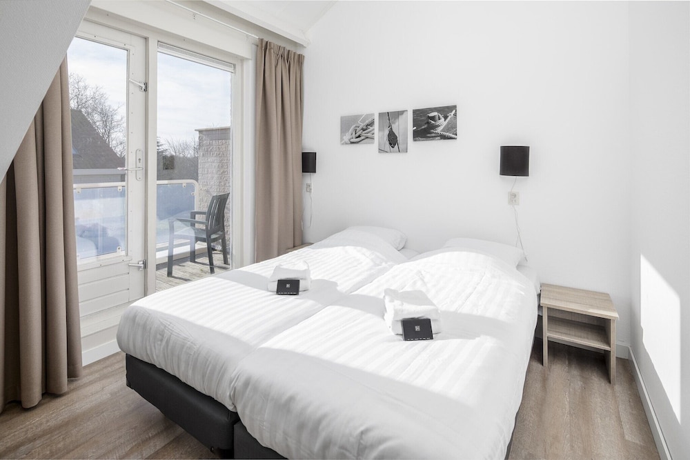 Bungalow Mitoyen Avec Lave-linge, Plage à 500 M - Burgh-Haamstede