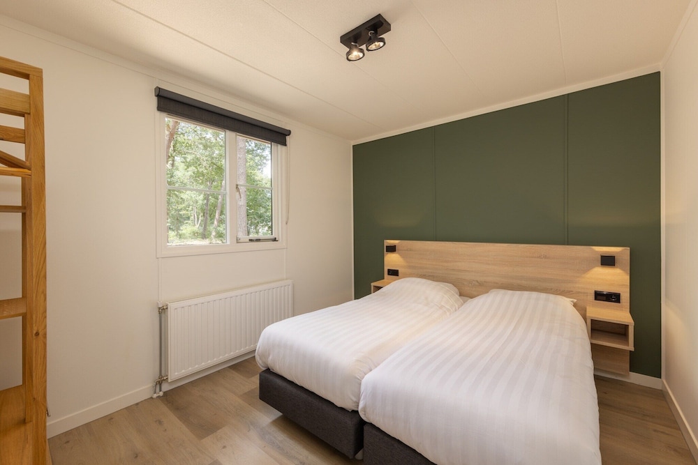Nice Bungalow In A Car-free Park - Helmond
