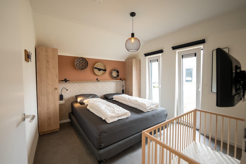 Detached Villa With Two Bathrooms - Vlissingen