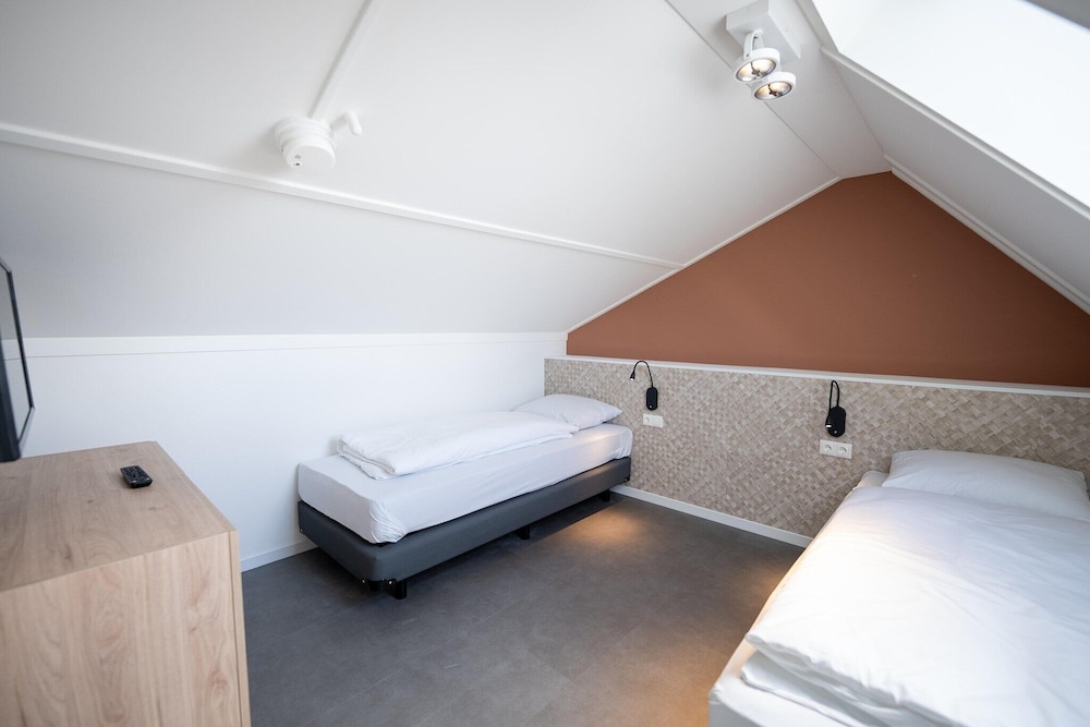 Luxurious Water Villa With 3 Bathrooms - Groede