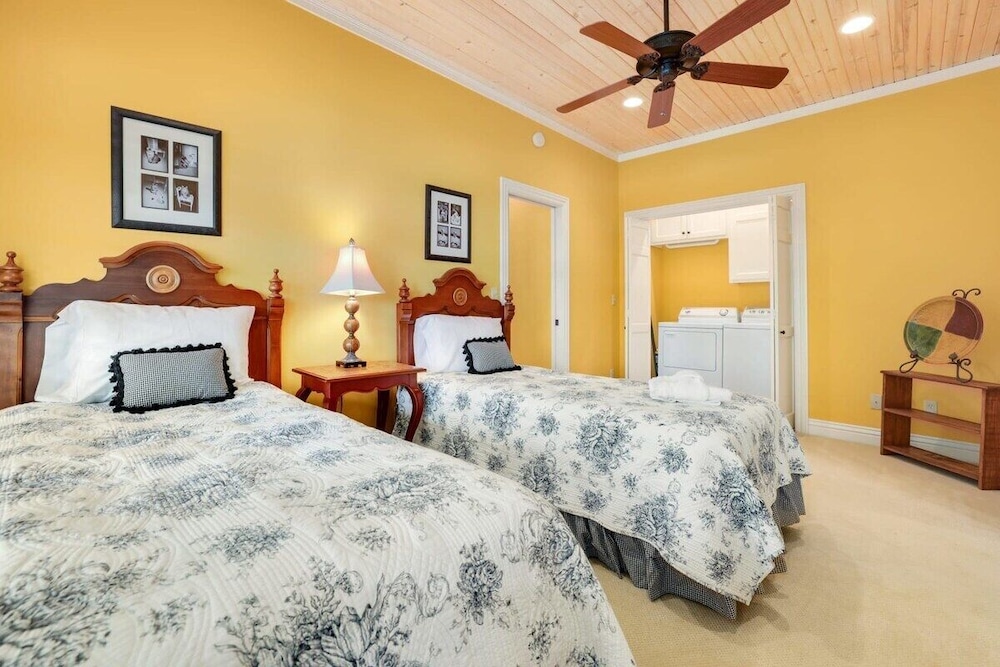 Shoreline Cottage - Direct Lake Access - Springdale, AR