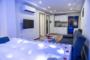 Penthouse Lua de Mel | Sala de estar | Televisor LCD de 90 polegadas com canais via satélite, piso aquecido 