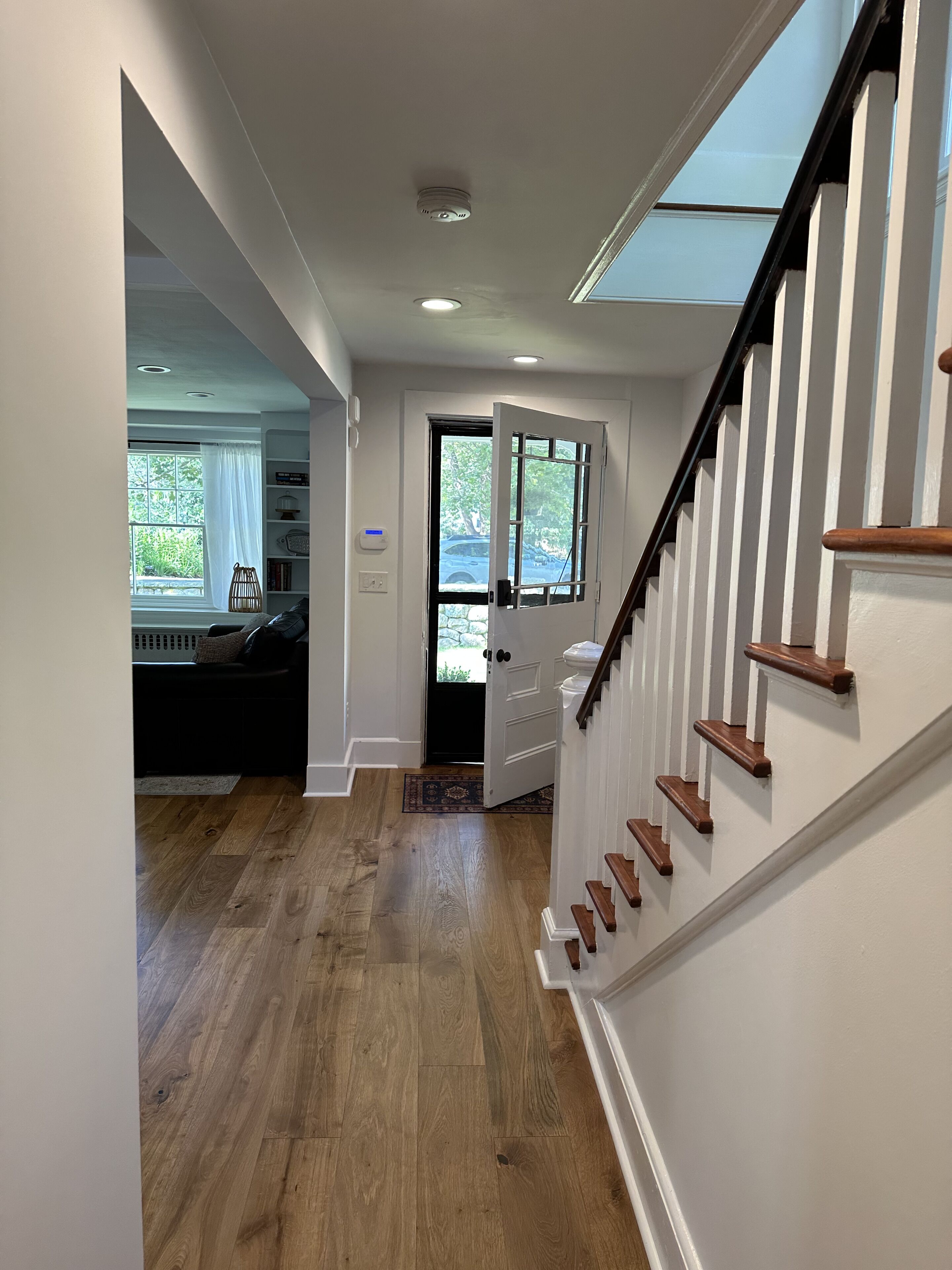 Near Bikeway, Quaint Village Center, And Beaches! Renovated, Great Natural Light - Martha's Vineyard, MA
