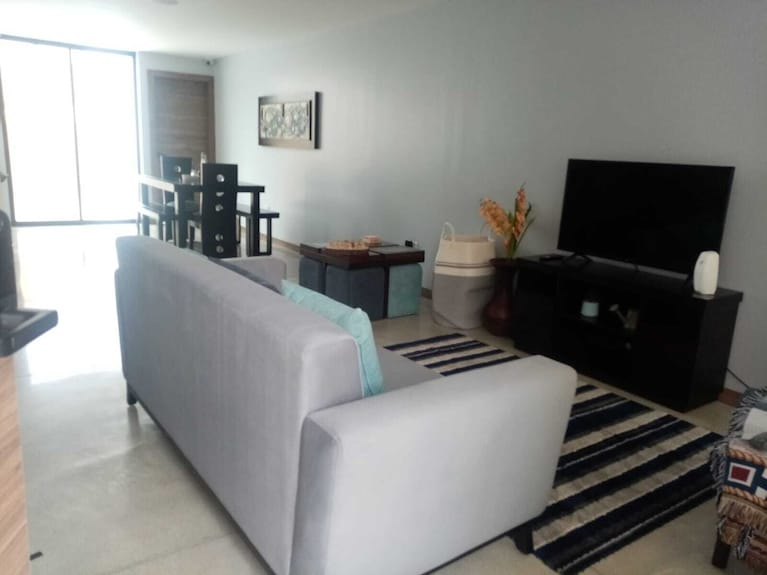 Hermosa Casa Nueva Y Moderna Lejos De Casa - Cuenca