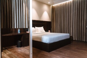 Secretária, secretária adequada para computadores portáteis 