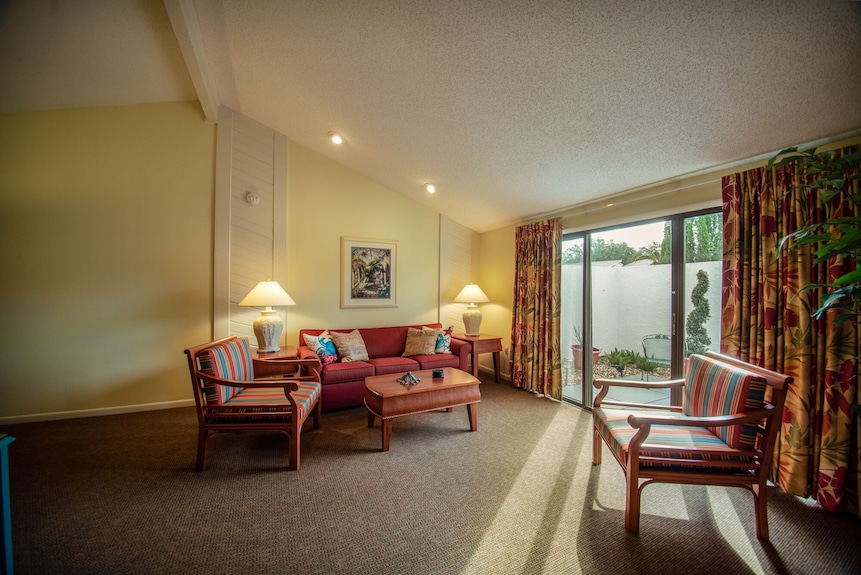 Timeout! Spacious Condo - 2 Bedroom, 2 Bath, Sleeps 6, Pool - Lakeland, FL