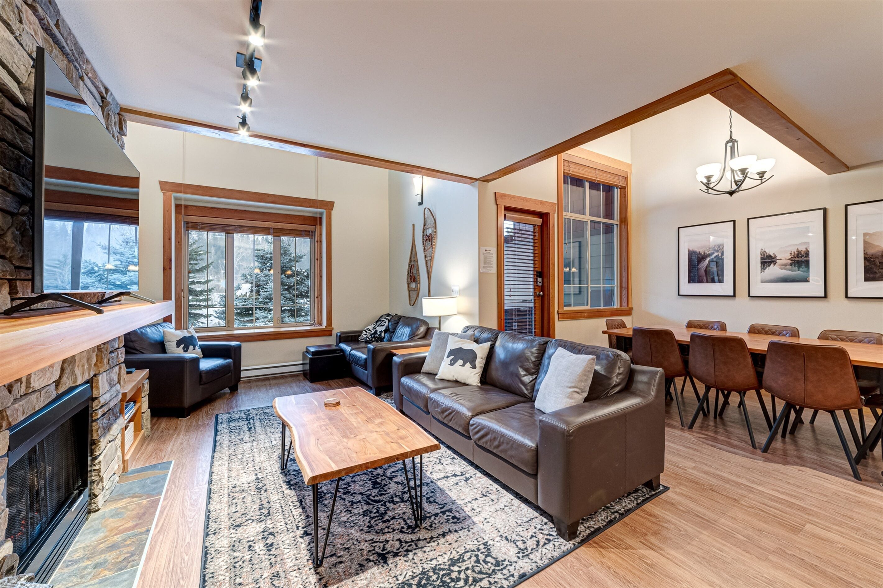 Beautiful 3 Bedroom Plus Loft & Den. Hot Tub. - Fernie