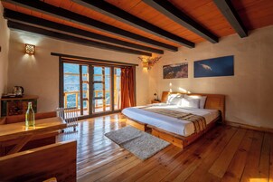 Quarto Deluxe, 1 quarto, vista para a montanha | Lençóis de algodão egípcio, roupa de alta qualidade, edredões de penas 