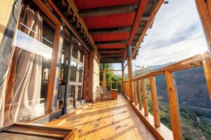 Quarto Deluxe, 1 quarto, vista para a montanha | Terraço/pátio interior