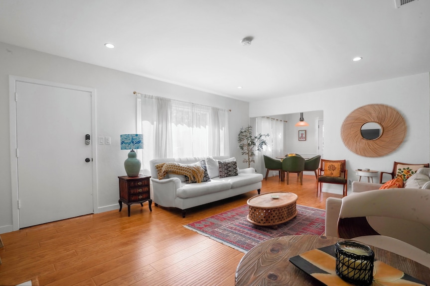 Villa La Verde -Remodeled 4br Villa, Pool & Guesthouse In Los Angeles - Los Ángeles, CA