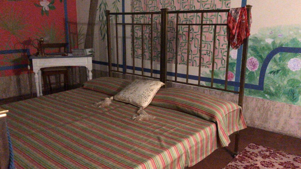 A historic country home with a pool for groups of friends and families ...