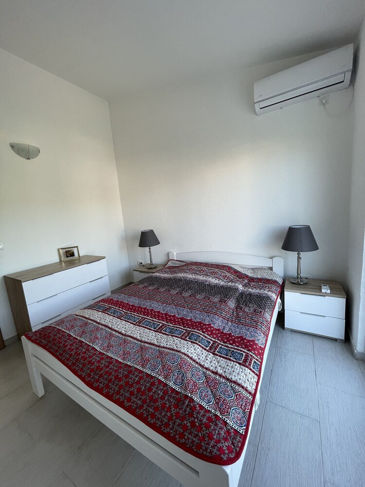 10 min walk from Utjeha beach - Bar | Vrbo